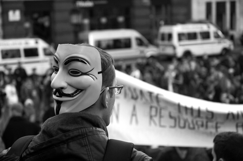 Les Anonymous : symbole commercial ou pro-démocratique ? - Nouveaux Medias